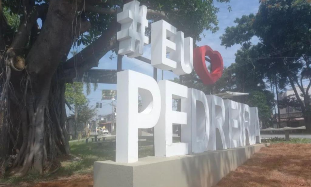 Monumento simboliza o amor ao bairro | Editora Juma