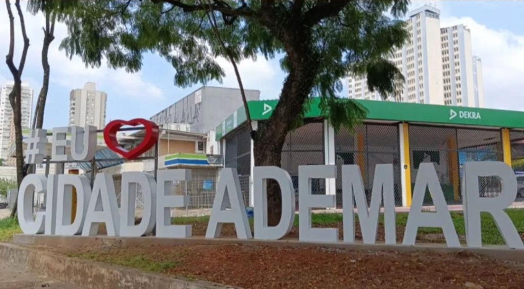 Monumento simboliza o amor ao bairro | Editora Juma